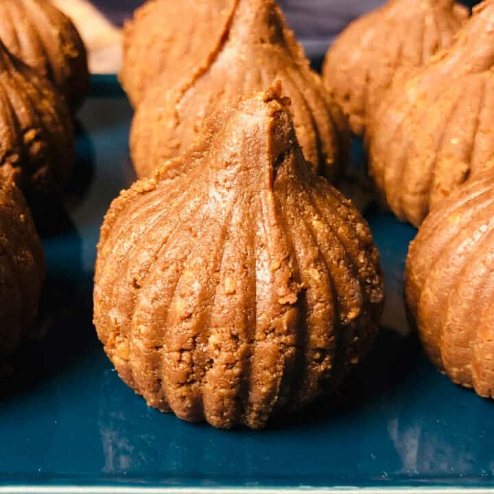 Modak Recipe (Ukadiche Modak) - Easy Indian Cookbook