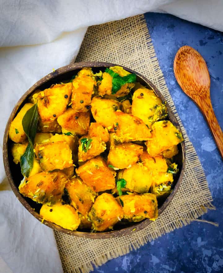 Spicy Pan-Fried Plantains / Balekai Palya - Easy Indian Cookbook
