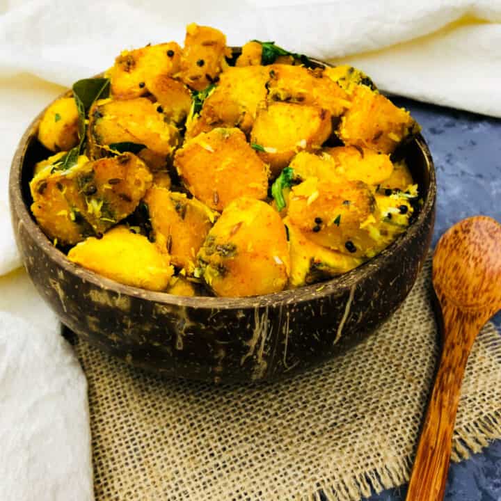 Spicy Pan-Fried Plantains / Balekai Palya - Easy Indian Cookbook